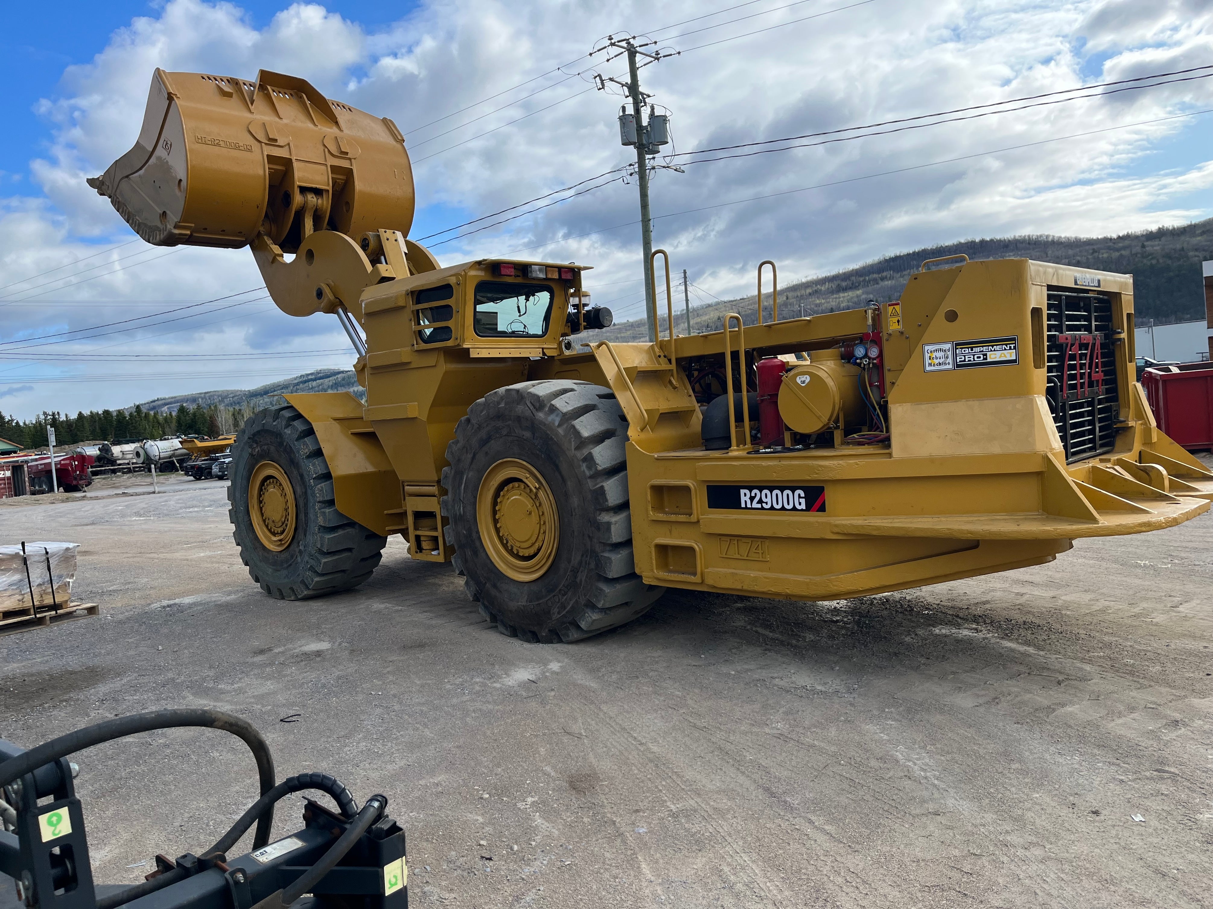 Equipement Pro-Cat : Vast inventory of Used Heavy Machinery and Parts.